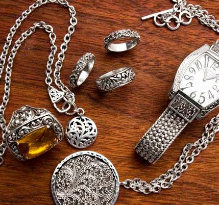Серебряные часы