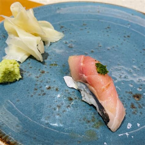 접시 에 있는 음식 의 클로즈업 프리미엄 사진