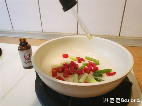 【懶人食譜】快速上桌「劉姥姥花椒油」一滴讓料理香麻鮮香 宮保雞丁 辣拌麵