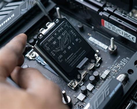 How To Install Intel Or AMD CPU On Your Motherboard Beebom