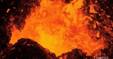Islanda Fiumi Di Lava L Eruzione Del Vulcano Fagradalsfjall Continua