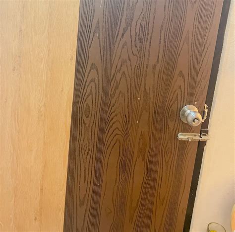 เปลี่ยนประตูให้มินิมอลขึ้น ด้วยงบ 200฿ 🪟🤍 แกลเลอรีที่โพสต์โดย แจ๋มชอบแต่งห้อง Lemon8