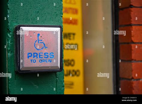 Push To Open Button Hi Res Stock Photography And Images Alamy