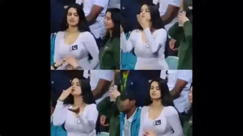 Pak Vs Nz T20 सेमी फायनलपेक्षा जास्त हिचीच चर्चा कोण आहे ही