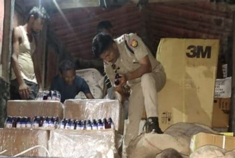 Assam News असम में कोडीन फॉस्फेट सिरप की 700 से ज्याजा बोतलें जब्त एक