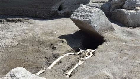Pompeii Skeleton Of Unluckiest Guy In History Is The Internet S New Favorite Meme IFLScience