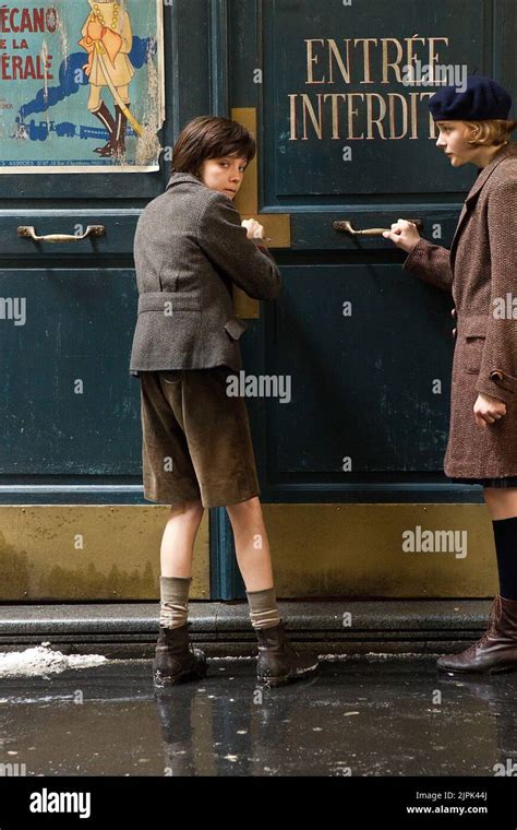 Asa Butterfield Chlo Grace Moretz Hugo Stock Photo Alamy