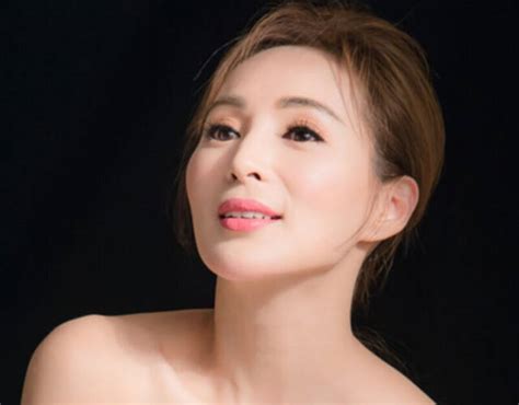 “美魔女”罗霖广告花絮曝光 你相信她已经51岁了吗？