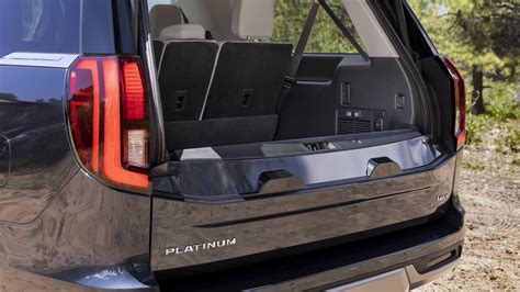 Ford Expeditions New Split Tailgate Has Some Neat Hidden Features