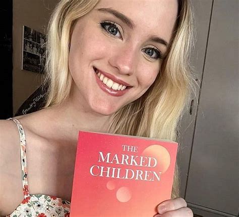 Where Is Thea Booysen From