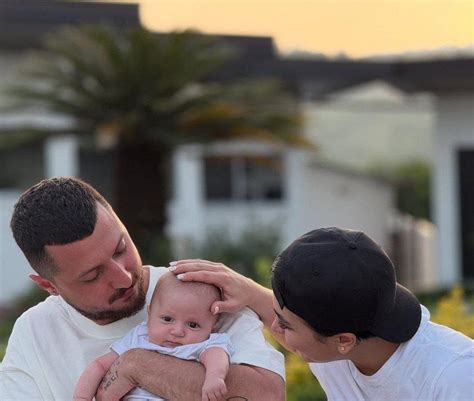 اولین قاب خانوادگی شایع با همسر و فرزندش