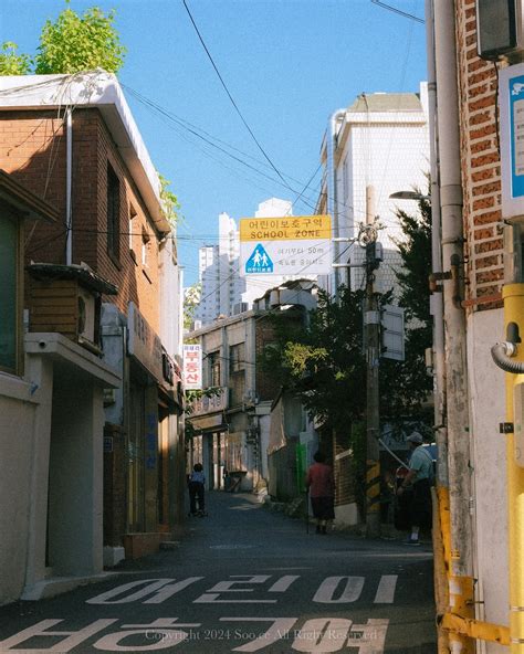 여기저기 걸으며 사진 찍는 것을 좋아하지만 여름을 좋아하지 않아 여름 풍경을 담은 사진이 많이 없다 그래도 이날은 폭염인데도