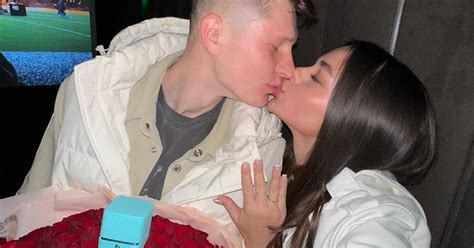 Гравець збірної України освідчився коханій ФОТО