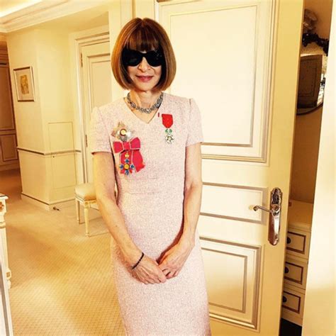 Anna Wintour Dons Signature Look As Queen Makes Her A Dame E Online Uk