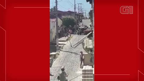 Mulher é Assassinada Com Vários Tiros Por Dupla Em Moto Em Farias Brito
