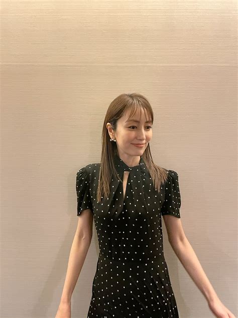 舞台挨拶の画像 半袖ドレス 矢田 亜希子 女性