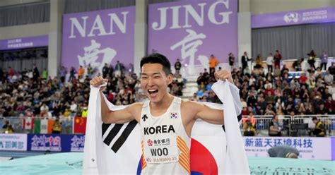 다시 뛰는 우상혁 올림픽 금메달 커 제치고 세계실내선수권 우승