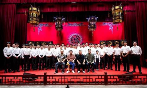 德雲社張雲雷官宣演唱會惹爭議，票價最低680，一個應援燈賣258 每日頭條