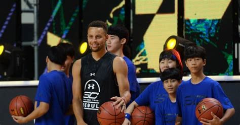 [포토] 스테판 커리 한국팬들에게 스킬 전수