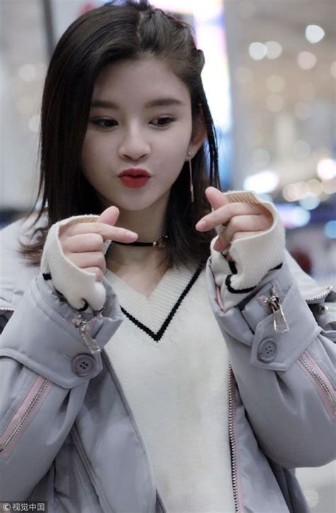 Snh48三萌妹机场花式比心甜美动人 钱蓓婷卖萌王晓佳似漫画少女