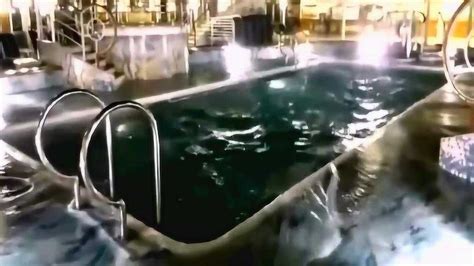 豪华游轮航行遇大风浪天气，船上的游泳池更是“波涛汹涌”腾讯视频