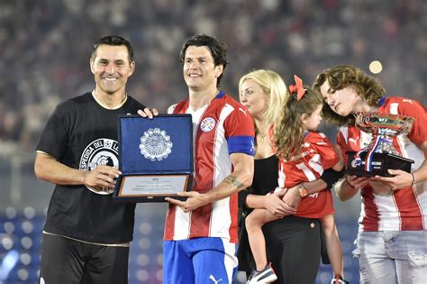 Carlos Zambrano jugó en el partido de despedida del histórico paraguayo Nelson Haedo Valdez
