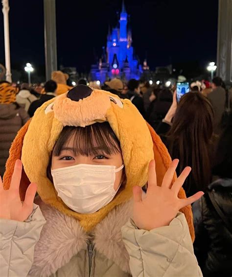 大里菜桜さんのインスタグラム写真 大里菜桜instagram「この前ディズニーに行ってきたの。 浮かれてわんわん物語のレディ🐶被って