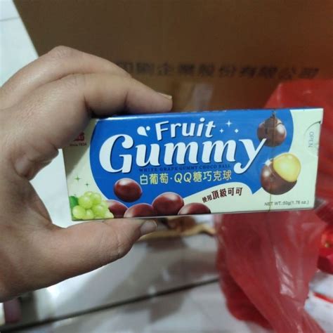 義美qq巧克力球 新口味白葡萄葡萄草莓草莓煉乳杏仁 巧克力風味磚型盒 單盒50g 蝦皮購物