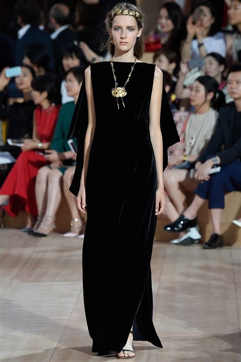 Haute Couture Fall 2015 Valentino Aim To View