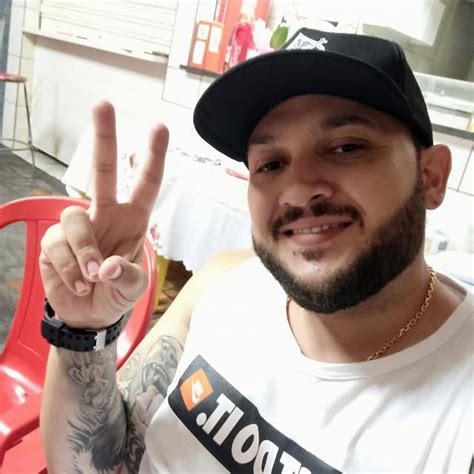 Neto Fuentes Fuentes Neto • Threads Say More