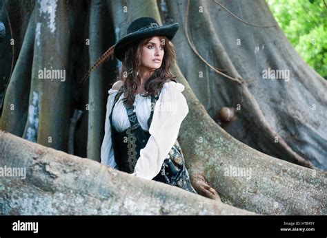 Pirates Of The Caribbean On Stranger Tides 2011 Penelope Cruz Rob