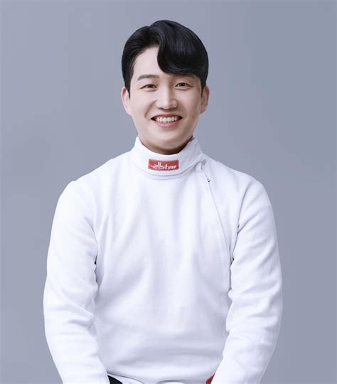 윤지수 펜싱클럽 🏅 올림픽 메달리스트가 되기 위해선 어떤 여정을 거쳐야 할까요”🏅 윤지수 펜싱클럽은 올림픽 메달리스트 윤지수 대표님과 경험이 풍부한 조한신 감독님