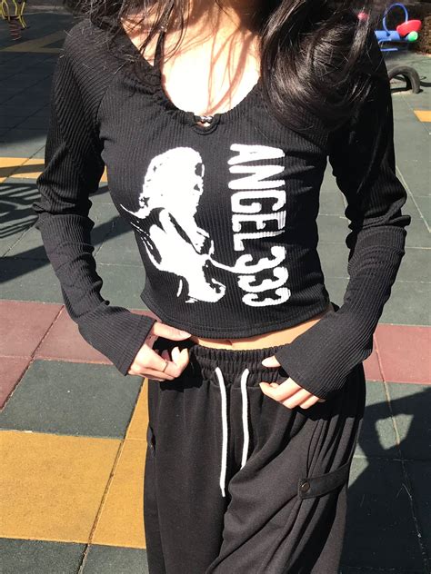 [당일출고 여리여리] 홀터넥 크롭 프린팅 긴팔 티셔츠 그레이 블랙 에이블리