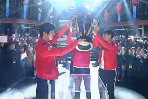 Iem 월드 챔피언십 Sk텔레콤 서렌더 받아내며 전승 우승