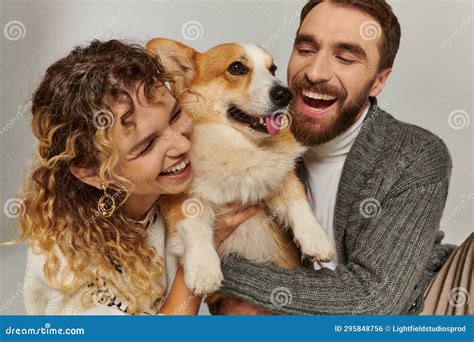 Portrait De Famille Homme Et Femme Joyeux Photo Stock Image Du