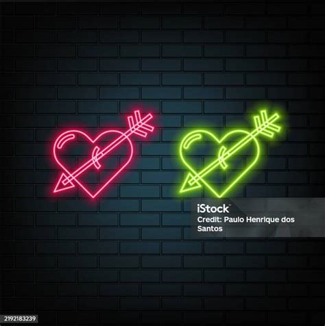 어두운 배경에 빛나는 효과가 있는 하트 형태의 네온 프레임 텅 빈 빛나는 테크노 배경 벡터 일러스트 레이 션 0명에 대한 스톡