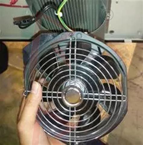 发那科FANUC机器人保养怎么清理控制柜元器件灰尘 安川机器人维修 库卡机器人维修 安川伺服电机维修中心 广州安川机电