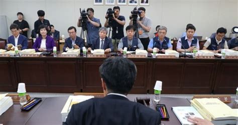 최저임금위 참석한 양대 노총