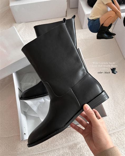 신발 여자신발 여성슈즈 아기신발 👠이도블리🌿 이도블리 요즘 인기 너무 많은 플랫 만족도 정말 높은 슈즈입니다 골덴으로 제작되었고 가운데 밴딩으로 안정감 있게