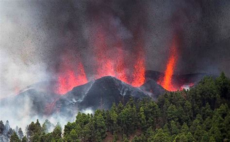 Impresionante Un Volcán Hizo Erupción En La Isla Canaria De La Palma
