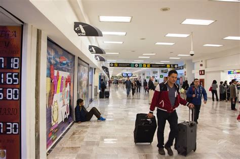 メキシコシティ空港泊注意ベンチが無いメキシコシティ空港第1ターミナルの空港泊情報 SIBATABI