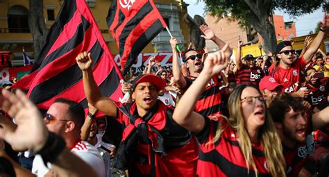Final De Copa Libertadores 2019 Fanáticos Invadieron Larcomar Y El