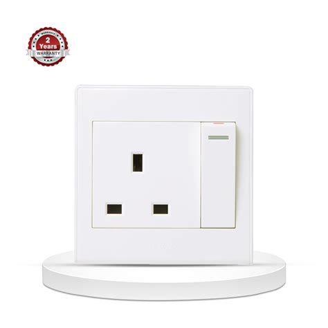 Smart 13a 3 Pin Flat Switched Socket