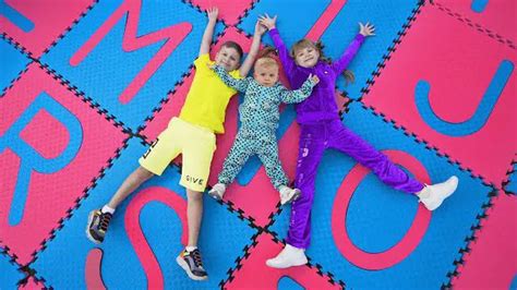 دیانا و روما با داستان بازی با الفبا Abc