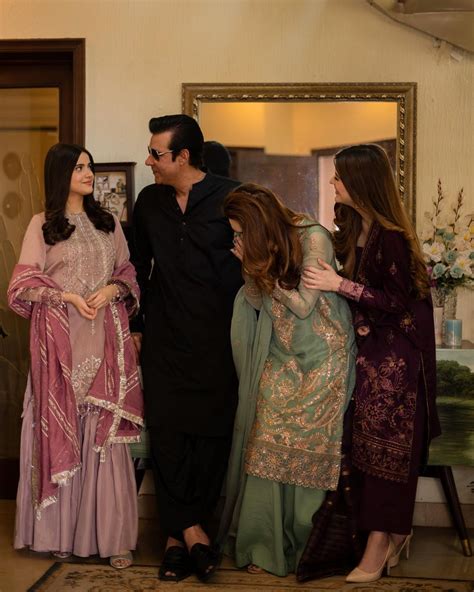 Moammar Rana With His Beautiful Wife And Daughters Reviewit Pk