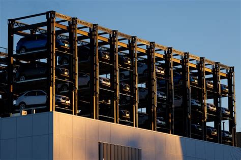 Us Business Inventories Increase In January Reuters