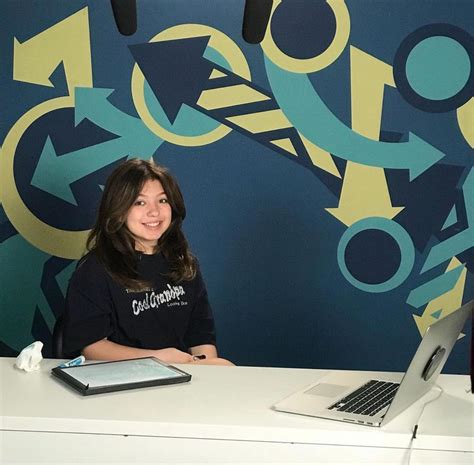 341 Best R Reactgirls Images On Pholder Jordan With The Ass And Shirt Lift