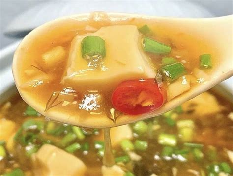 酸辣开胃的泡椒酸汤豆腐佐餐清水豆腥味