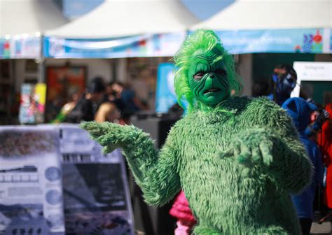 Соёл урлагийн сургуулиуд нэгдэн Сүхбаатарын талбайд урлагийн тоглолт зохиож байна