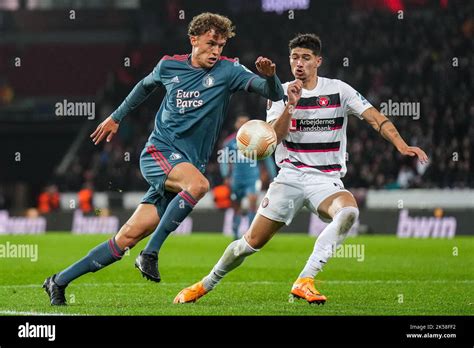 Herning Mats Wieffer Of Feyenoord Emiliano Martinez Of Fc
